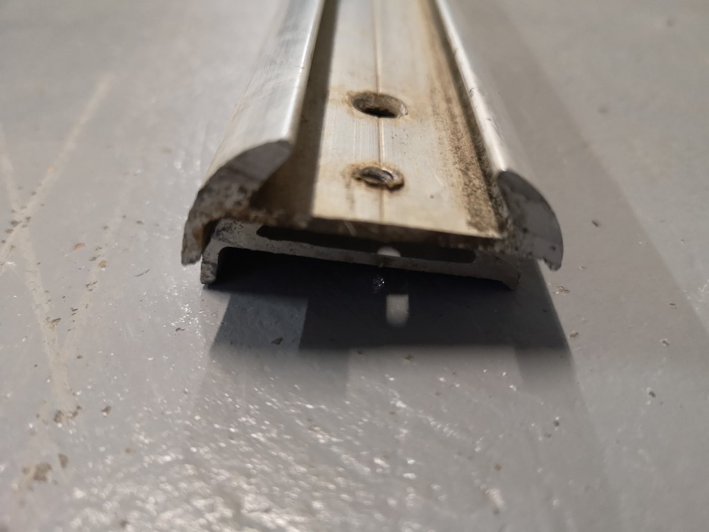 liston aluminium FOURWINNS HORIZON 180