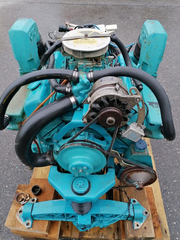 moteur OMC V8 5.7l 260cv